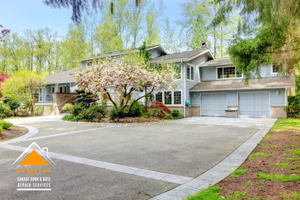 Pros and Cons: Attached Garages